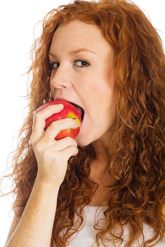 Het eten van een appel stock foto. Image of sproeten - 28837358
