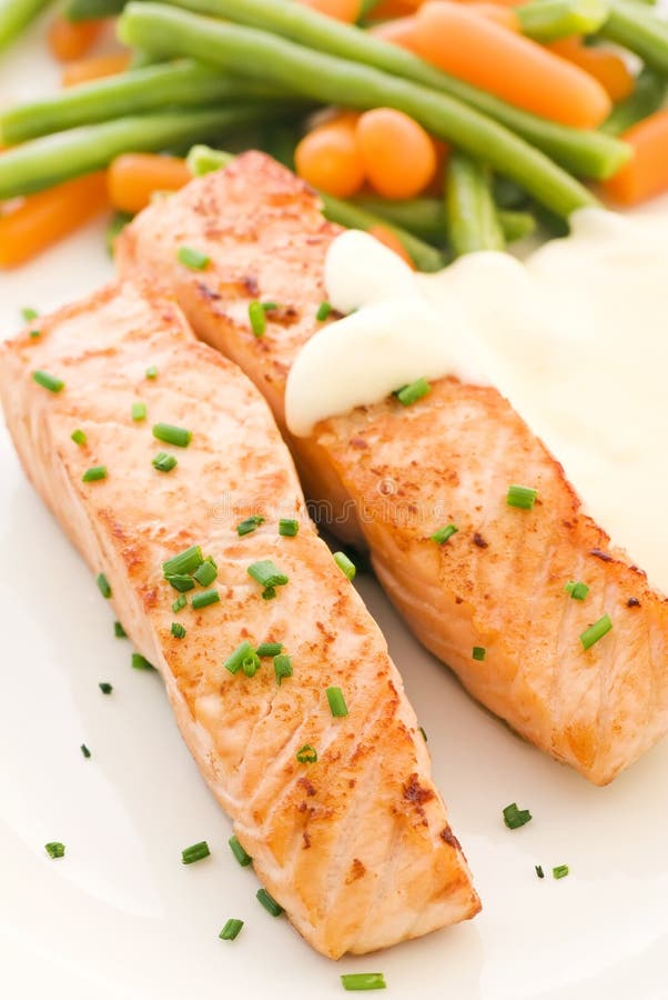 Het Filethaakwerk Van De Zalm Met Bonen Stock Afbeelding - Image of ...