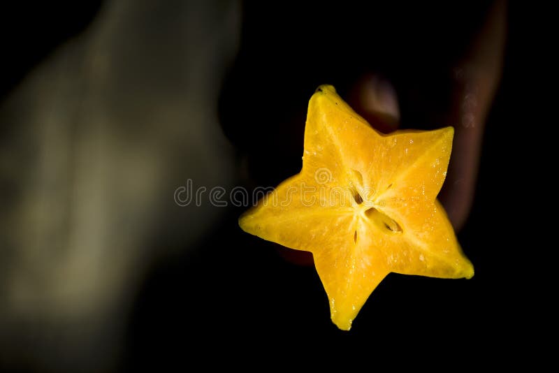 Sterfruit Het Hangen Op Een Boom Carambolaboom, Sterappel, Sterfrui ...