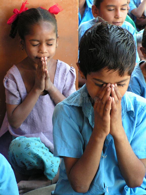 Kindergebed redactionele stock afbeelding. Image of geloof - 24622554