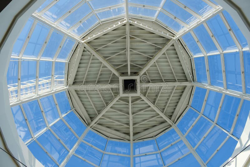 Het Gebogen Dak Van Het Dakraamglas of Plafond Van Koepel Met ...