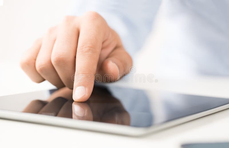 Het Gebruiken Van Digitale Tablet Stock Afbeelding - Image of zaken ... Het Gebruiken Van Digitale Tablet Stock Afbeelding - Image of zaken ...