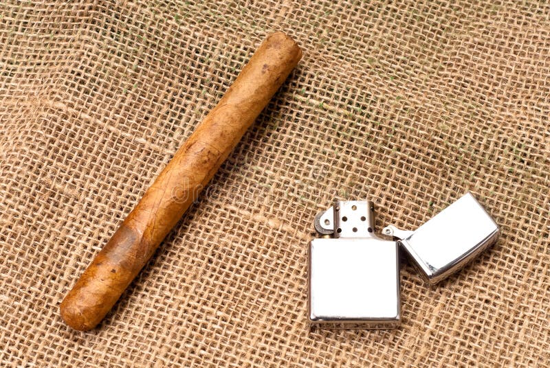 Dikke sigaar stock afbeelding. Afbeelding bestaande uit achtergrond ...