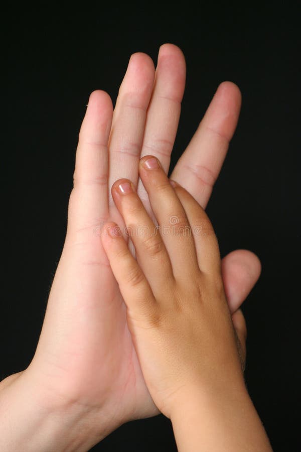 Zorgzame spelende handen stock afbeelding. Image of vingers - 248445