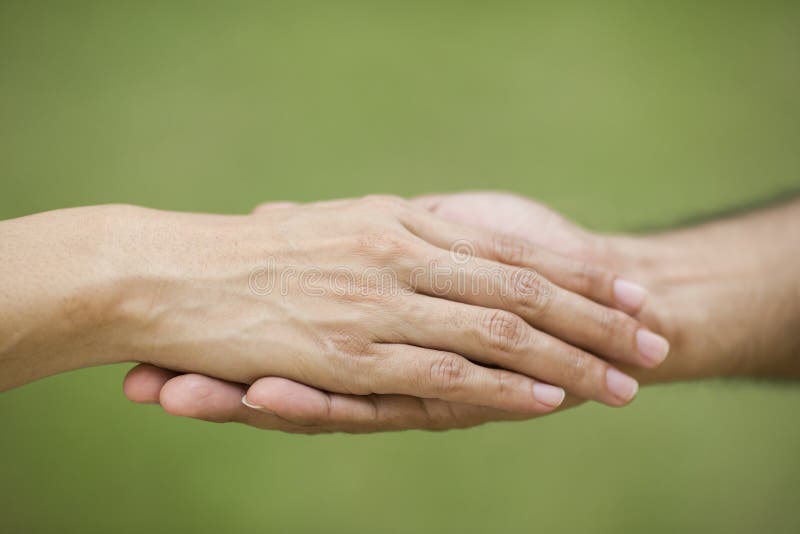 Het Geven Van Een Helpende Hand Aan Een Andere Stock Afbeelding - Image ...