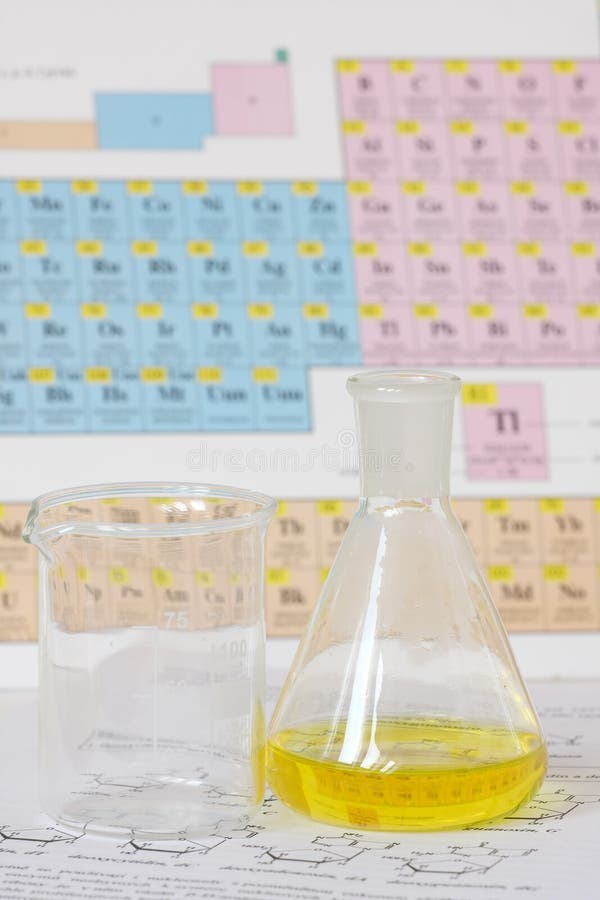 Chemisch glaswerk stock foto. Image of ontdekking, industrie - 8381680