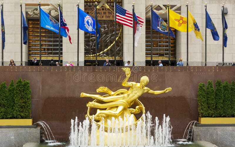 Het Gouden Prometheus Standbeeld Op Het Rockefeller-centrum ...