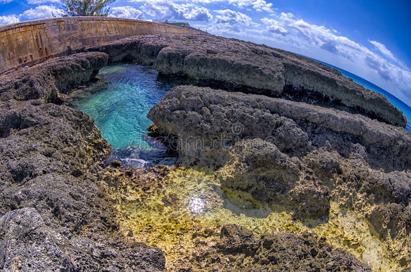 Het Grote Eiland Van De Kaaiman Stock Afbeelding - Image of lava ...