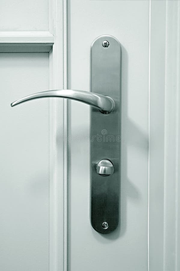 Het handvat van de deur. stock foto. Image of tegenovergesteld - 9485918