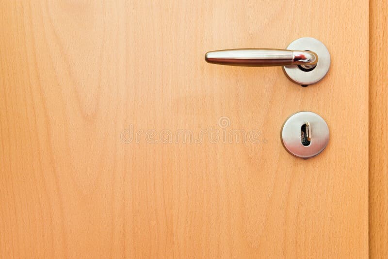 Het Handvat Van Het Metaal Op Houten Deur Stock Foto - Image of ruimte ...