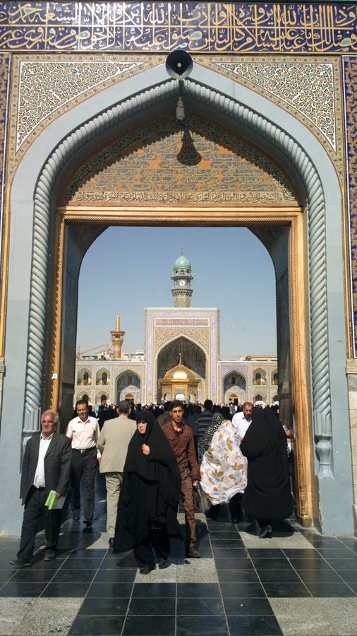 Het Heiligdom Van Imam Ali Al-Rida Redactionele Afbeelding - Image of ...