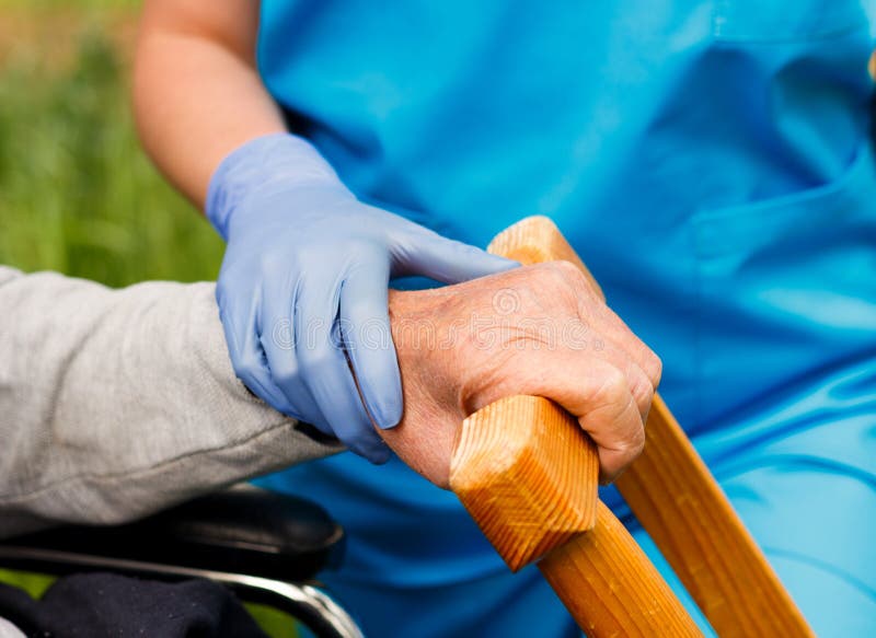 Het Helpen Van Hand Voor De Bejaarden Stock Afbeelding - Image of ...