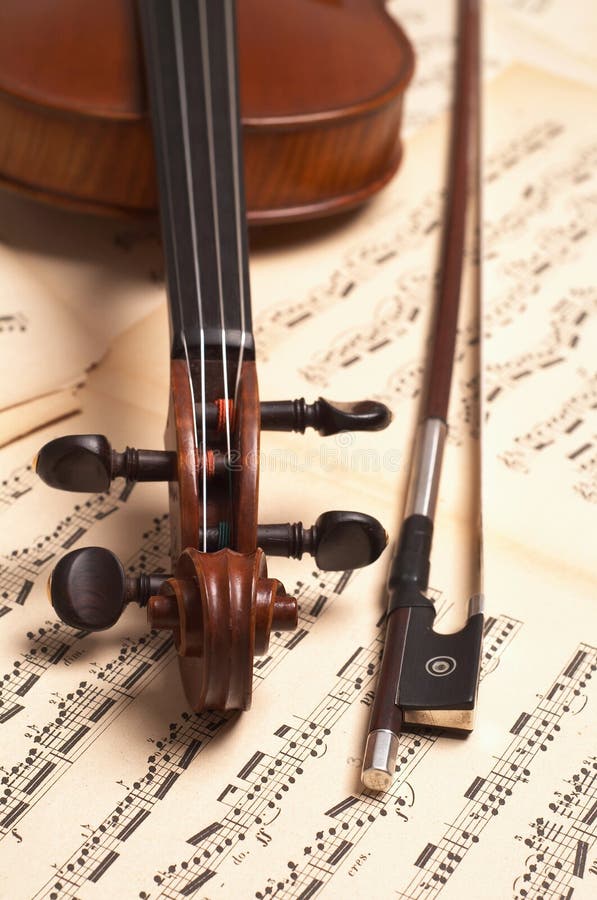 Het hoofd van de viool stock foto. Image of orkest, vermaak - 523726