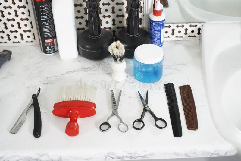 Het Hoofd Van Barber Shaving Senior Man Stock Afbeelding - Image of ... Het Hoofd Van Barber Shaving Senior Man Stock Afbeelding - Image of ...