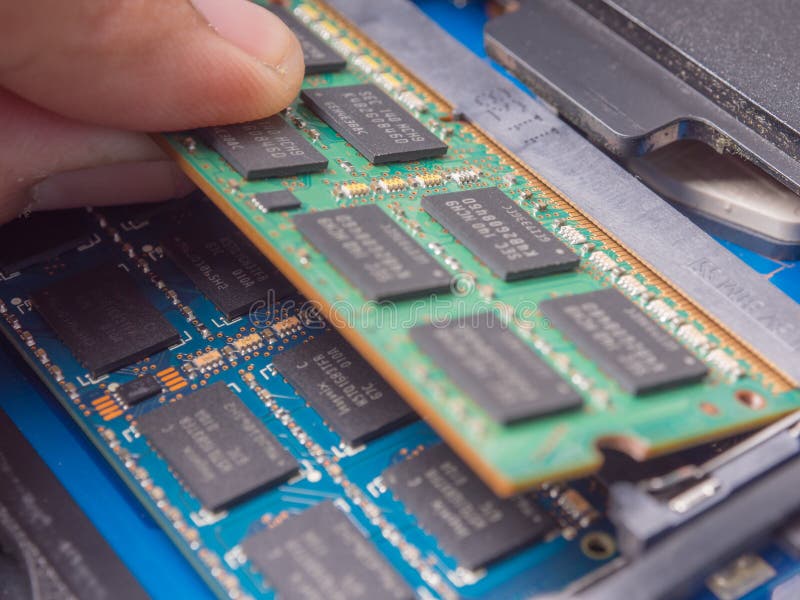 Het Installeren Van Geheugen Redactionele Stock Foto - Image of ...