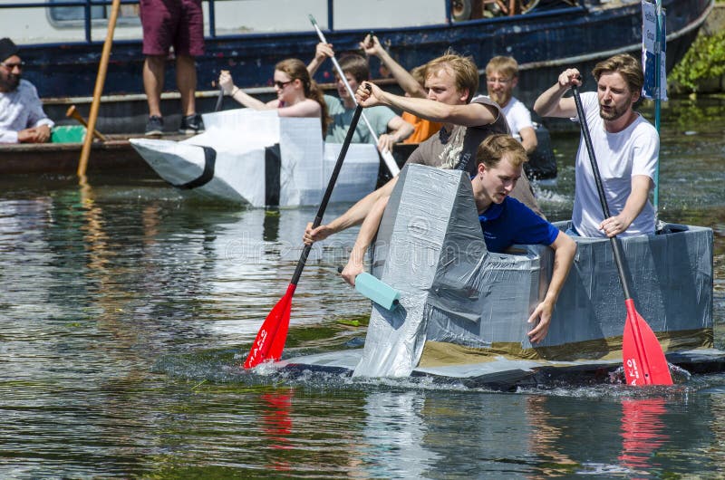 Het Jaarlijkse Ras Van De Het Kartonboot Van Cambridge, 2017 ...