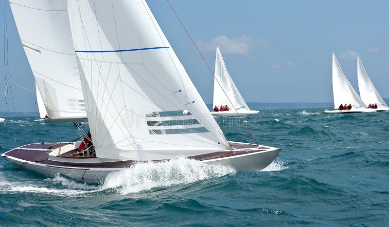Het Jachtboog Van De Draak Bij Regatta Stock Foto - Image of zeilboot ...