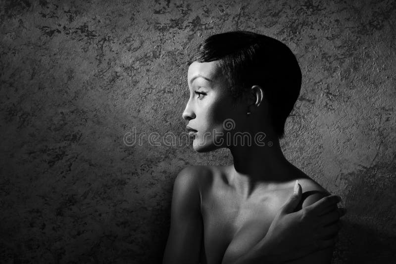 Het Jonge Afrikaanse Model Stellen Naakt in Zwart-wit Stock Afbeelding ...