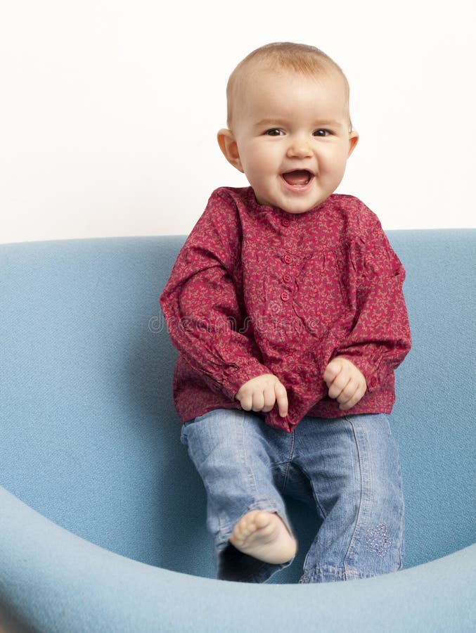 Het Jonge Het Giechelen Baby Dansen Stock Afbeelding - Image of geluk ...