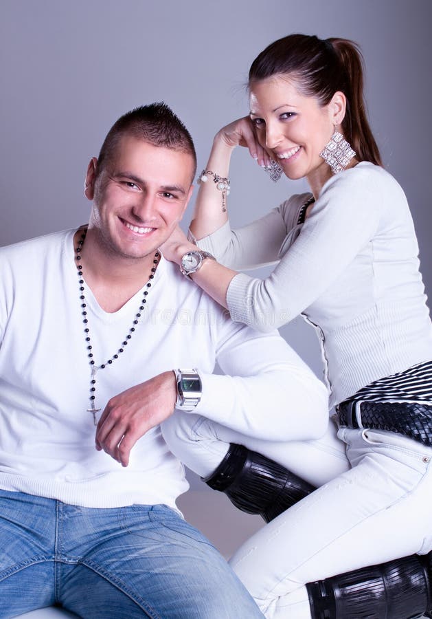 Het Jonge Liefdepaar Heeft Romaans Stock Foto - Image of achtergrond ...