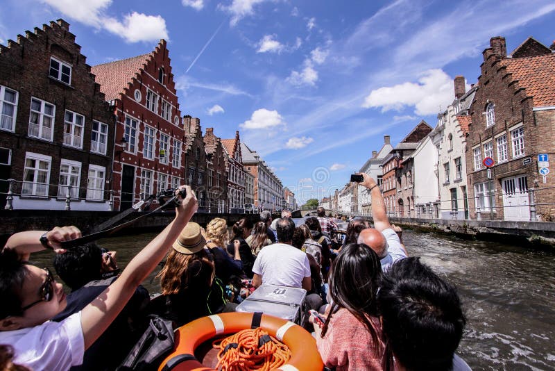 Het Kanaal van Brugge redactionele afbeelding. Image of historisch ...