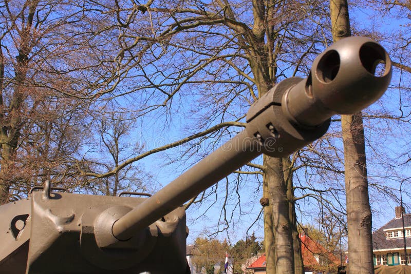 Het kanon van de tank stock foto. Image of artillerie - 13909954