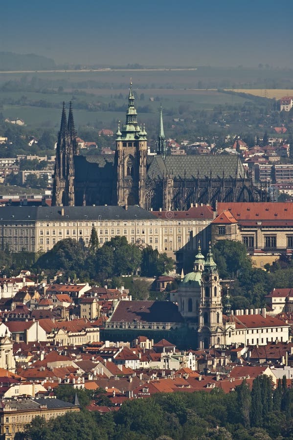 Het kasteel van Praag stock afbeelding. Image of republiek - 22971315