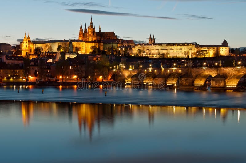 Het Kasteel van Praag stock afbeelding. Image of wolk - 25015491