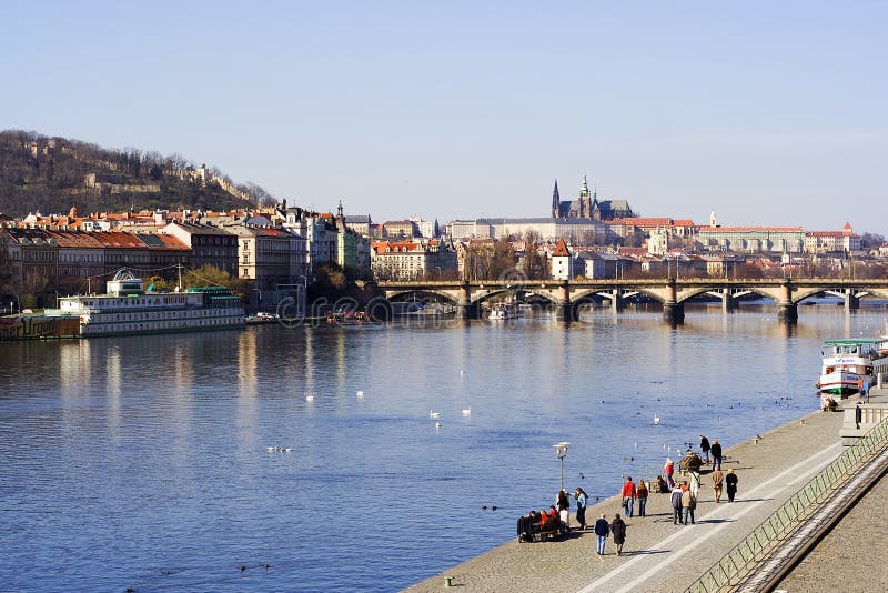 Het Kasteel Van Praag. St Vitus Kathedraal Stock Afbeelding - Image of ...