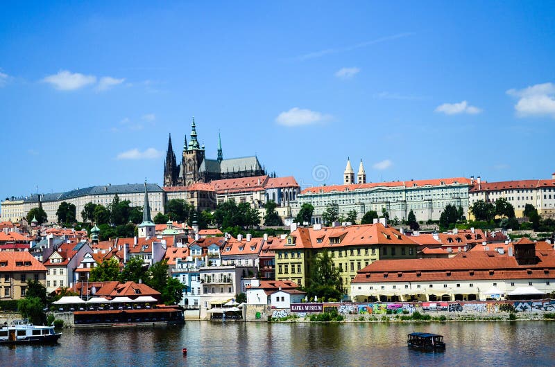 Het Kasteel van Praag redactionele stock afbeelding. Image of ...