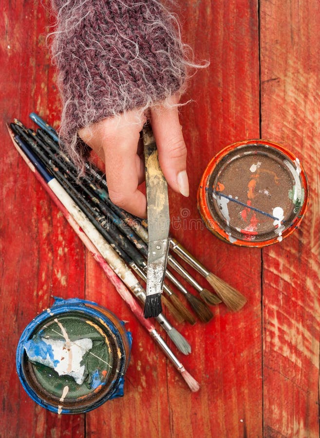 Het kiezen van verfborstel stock foto. Image of creativiteit - 44849104