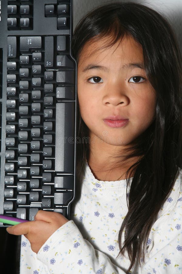 Computerkind stock foto. Image of cultuur, elektronisch - 3845366
