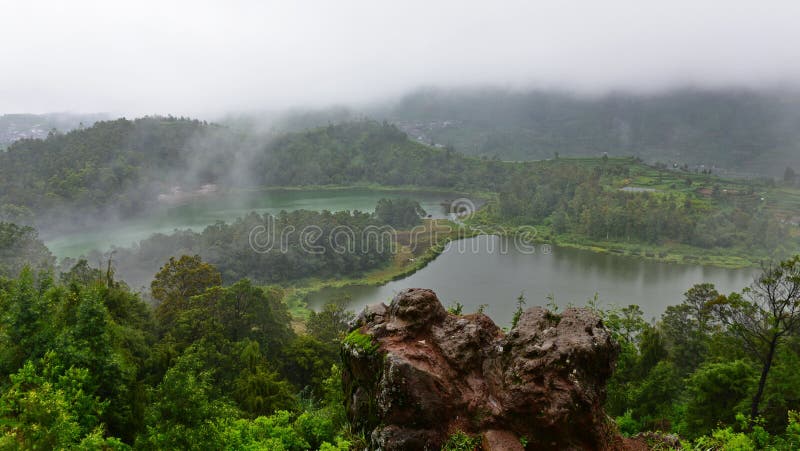 Het Kleurrijke Meer (Telaga Warna) Op Het Dieng-Plateau in Centraal ...