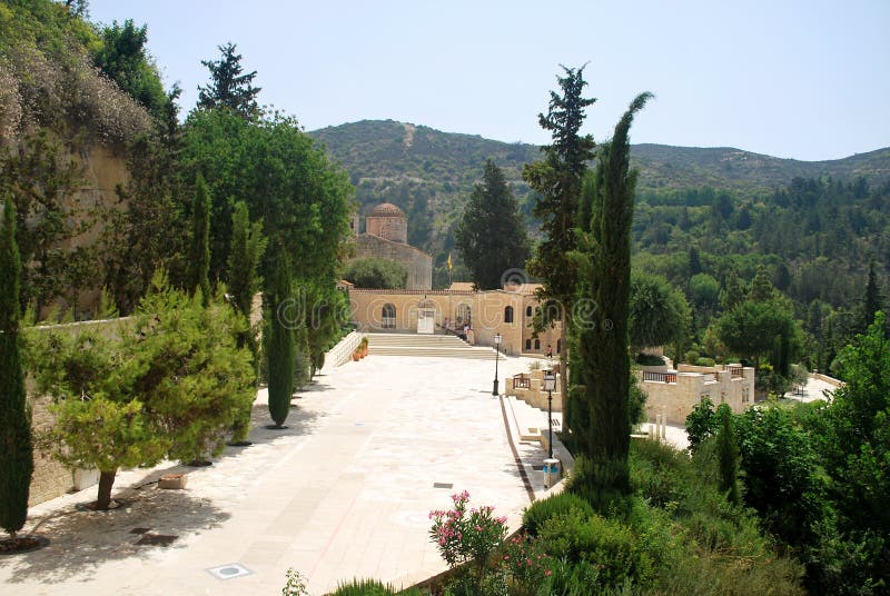 Rotsachtig klooster stock afbeelding. Image of godsdienst - 30077321