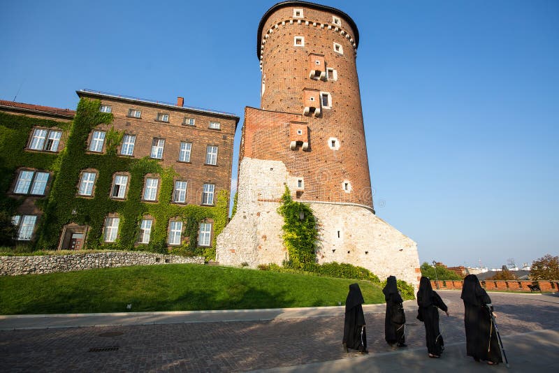 Het Koninklijke Kasteel Ter Plaatse Van Wawel, Residentie Bouwde Bij De ... Het Koninklijke Kasteel Ter Plaatse Van Wawel, Residentie Bouwde Bij De ...