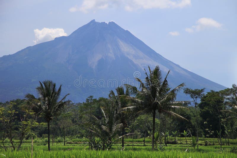 Het Landschap Van De Merapivulkaan, Java, Indonesië Stock Afbeelding ...