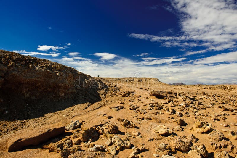 Het Landschap Van De Woestijn Stock Afbeelding - Image of klip, hemel ...