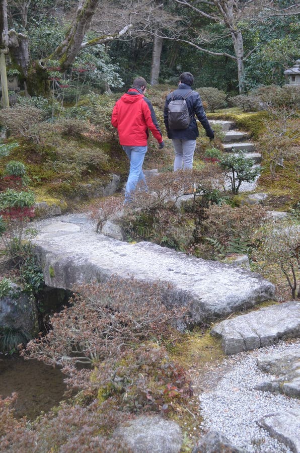 Het Lopen Door De Keizer Japanse Tuin Van Japan Redactionele Foto ...