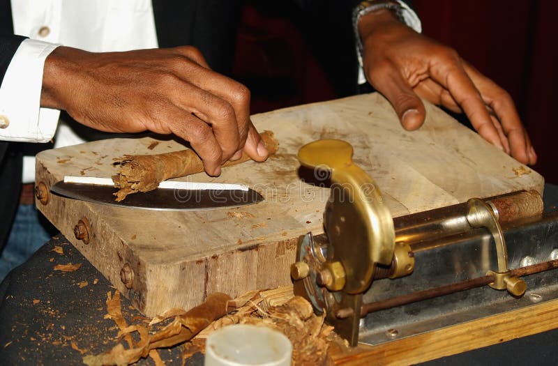 Het Maken van Sigaren stock afbeelding. Image of dope - 2051141