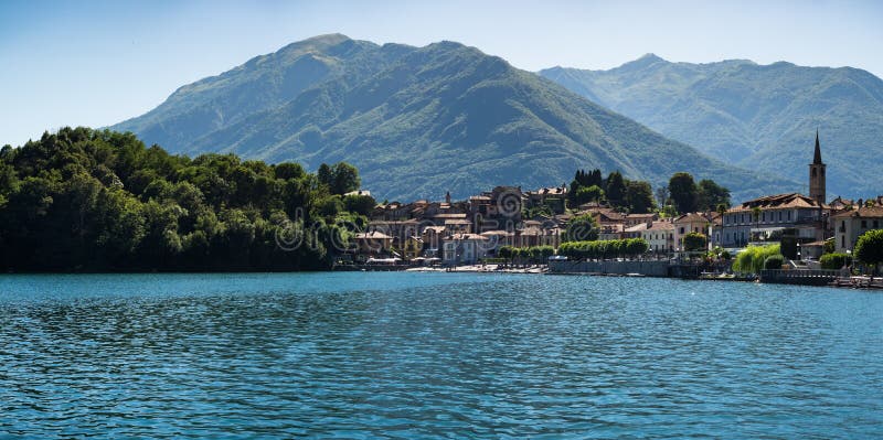 Het meer van Mergozzo redactionele afbeelding. Image of kust - 74567715