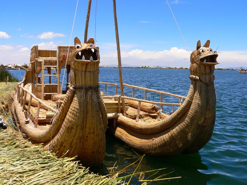 Het Meertiticaca Van De Boot Van Het Riet Stock Afbeelding - Image of ...