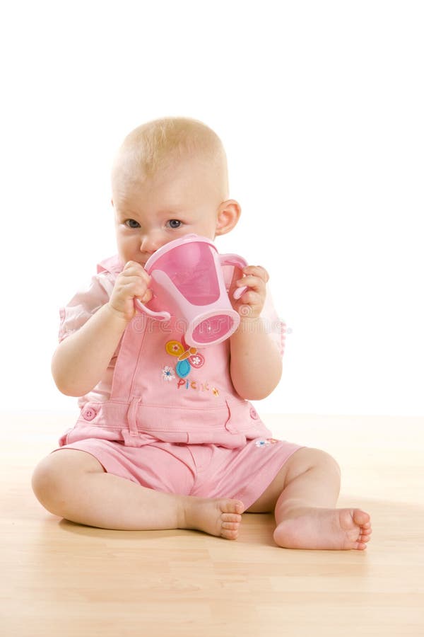 Het Meisje Van De Baby Met Een Mok Stock Afbeelding - Image of één ...