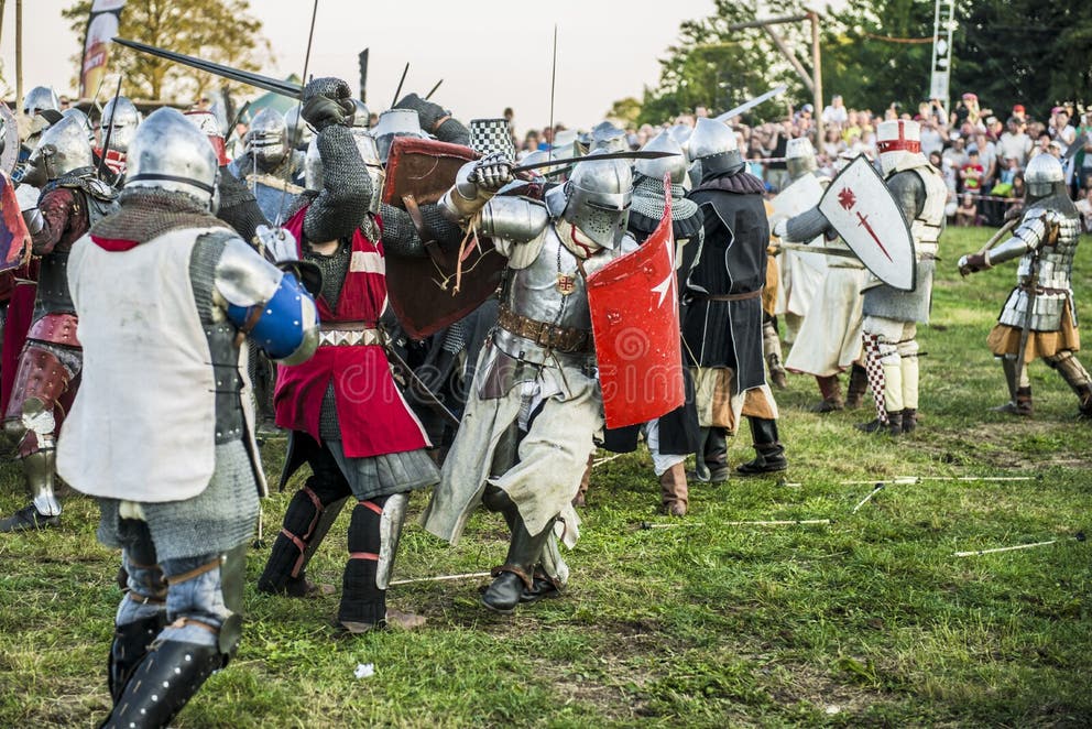 Het Middeleeuwse Ridders Vechten Redactionele Foto - Image of ...
