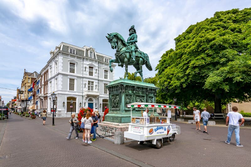 Het Monument Van William I in Centrum Van Den Haag, Nederland ...
