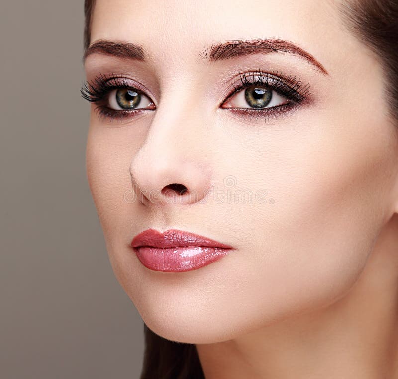 Het Mooie Perfecte Gezicht Van De Make-upvrouw Stock Afbeelding - Image ...