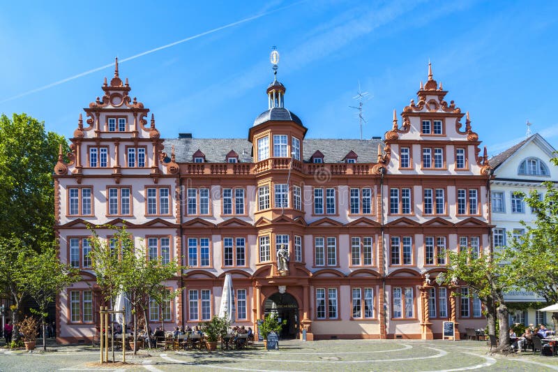 Mainz Duitse Stadsstraat Met Mensen En Winkels in Mainz - Stad Op ...