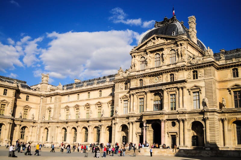 Het Museum Van Het Louvre - Parijs, Frankrijk Redactionele Fotografie ...
