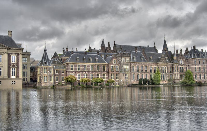 Het Nederlandse Parlement Bij Ochtend, Den Haag Stock Afbeelding ...