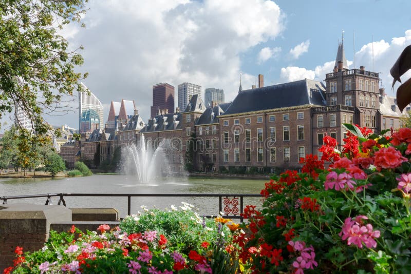 Binnenhof - Het Nederlandse Parlement En De Regering Stock Foto - Image ...