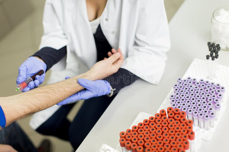 Het Nemen Van Bloed in Laboratorium Stock Foto - Image of test ...